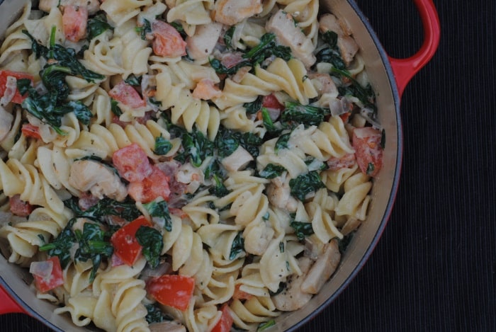 Creamy Chicken Spinach Pasta - Hungry Healthy Happy