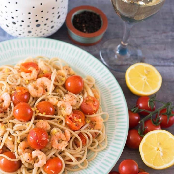 Tomato, Garlic and Prawn Spaghetti - Hungry Healthy Happy